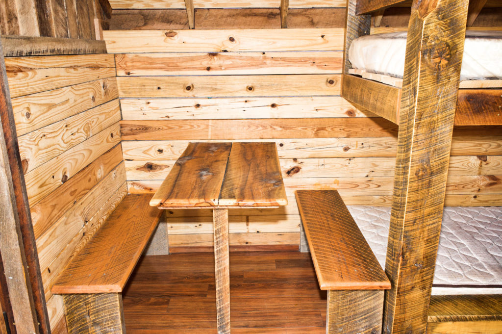 Single Room Cabin (Cabin 11) – Lazy Days