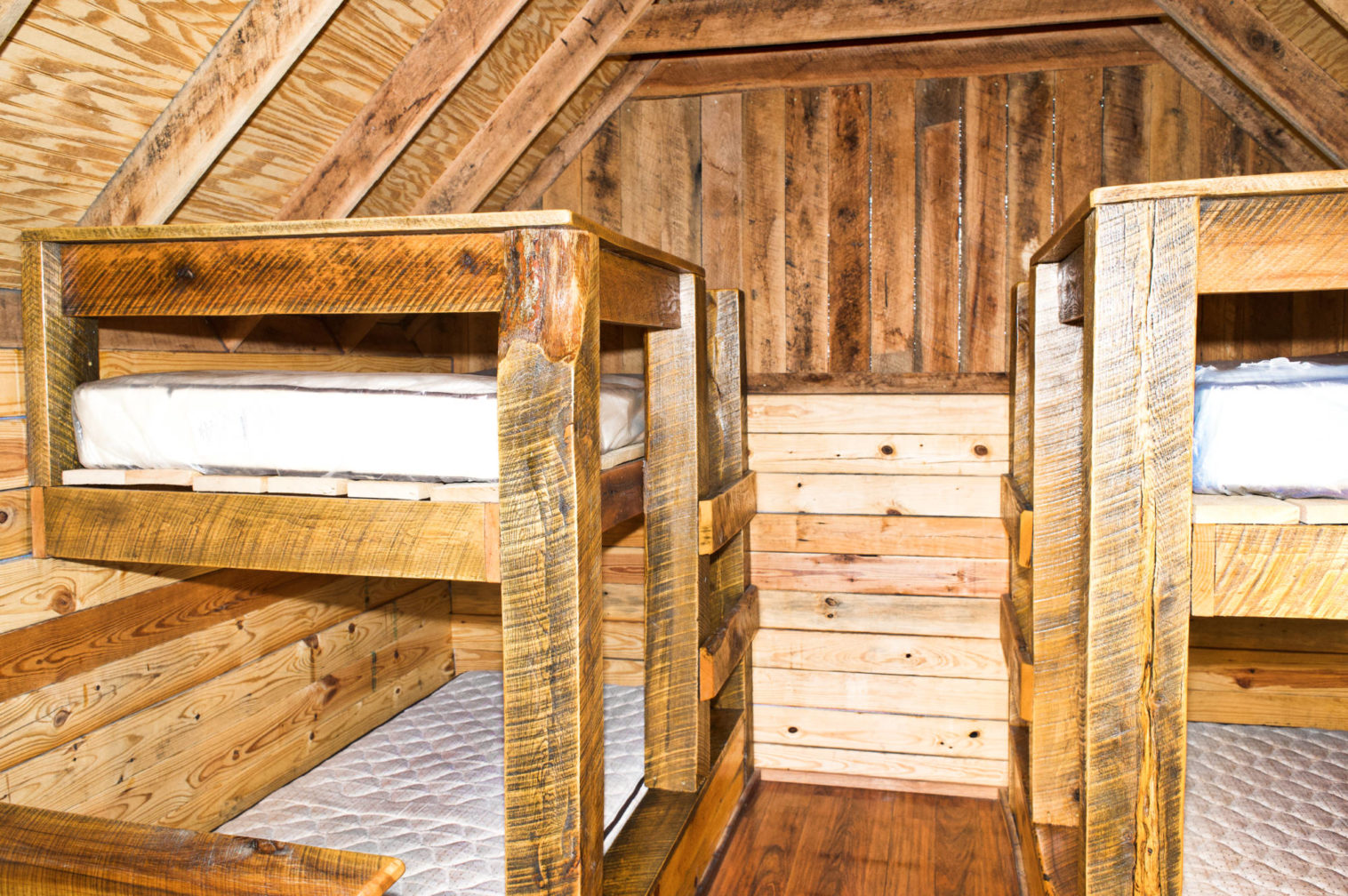 Single Room Cabin (Cabin 11) – Lazy Days