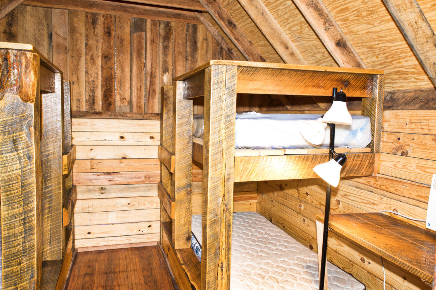 Single Room Cabin (Cabin 11) – Lazy Days