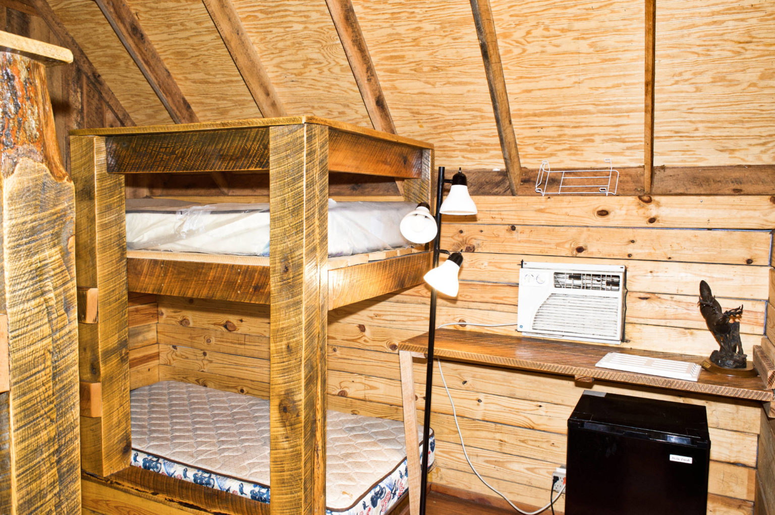 Single Room Cabin (Cabin 11) – Lazy Days