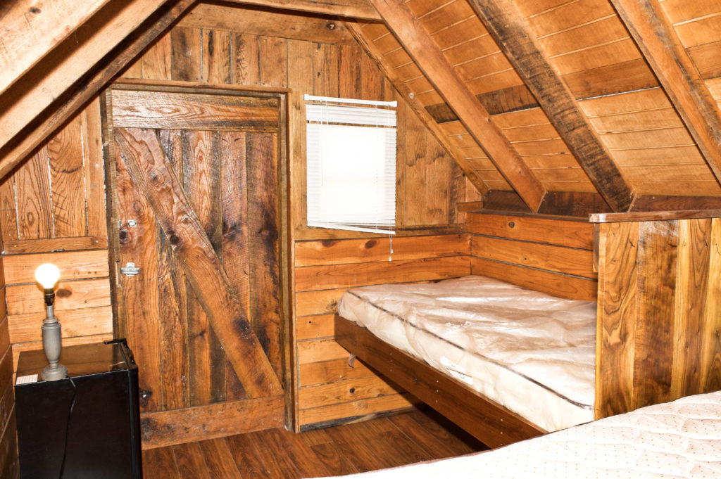 Single Room Cabin (Cabin 12) – Lazy Days